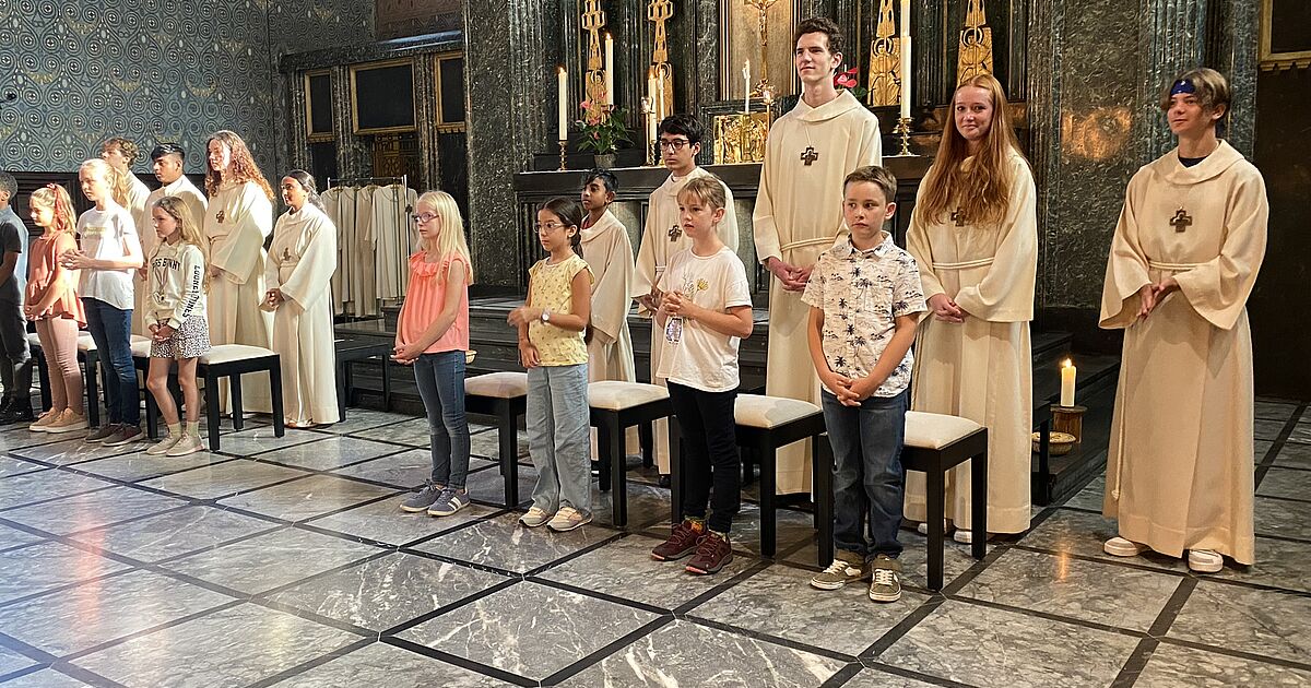 Acht neue Ministrantinnen und Ministranten